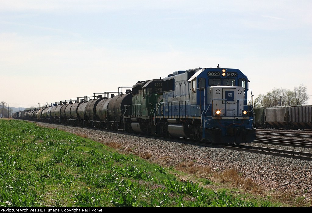 EMDX 9023, Oakway Lease unit leading an eastbound through the BNSF yard
